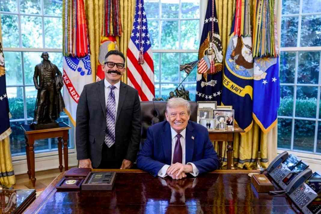 Pam Bondi presenta a la familia de Kiki Camarena tras traslado de Caro ...